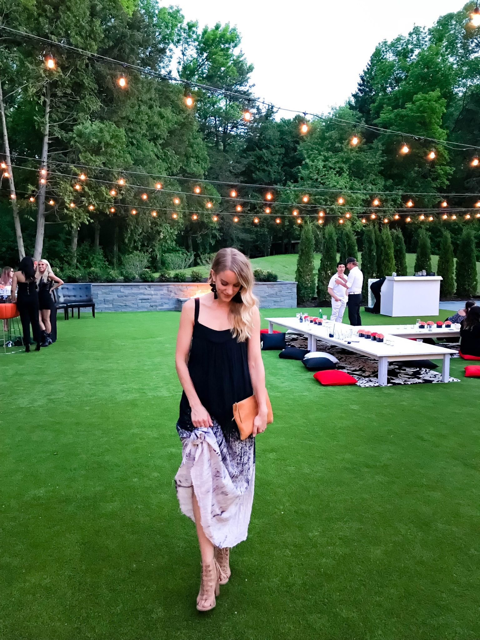 9 Perfect Concert Outfits [What to Wear to a Concert] - Paisley & Sparrow