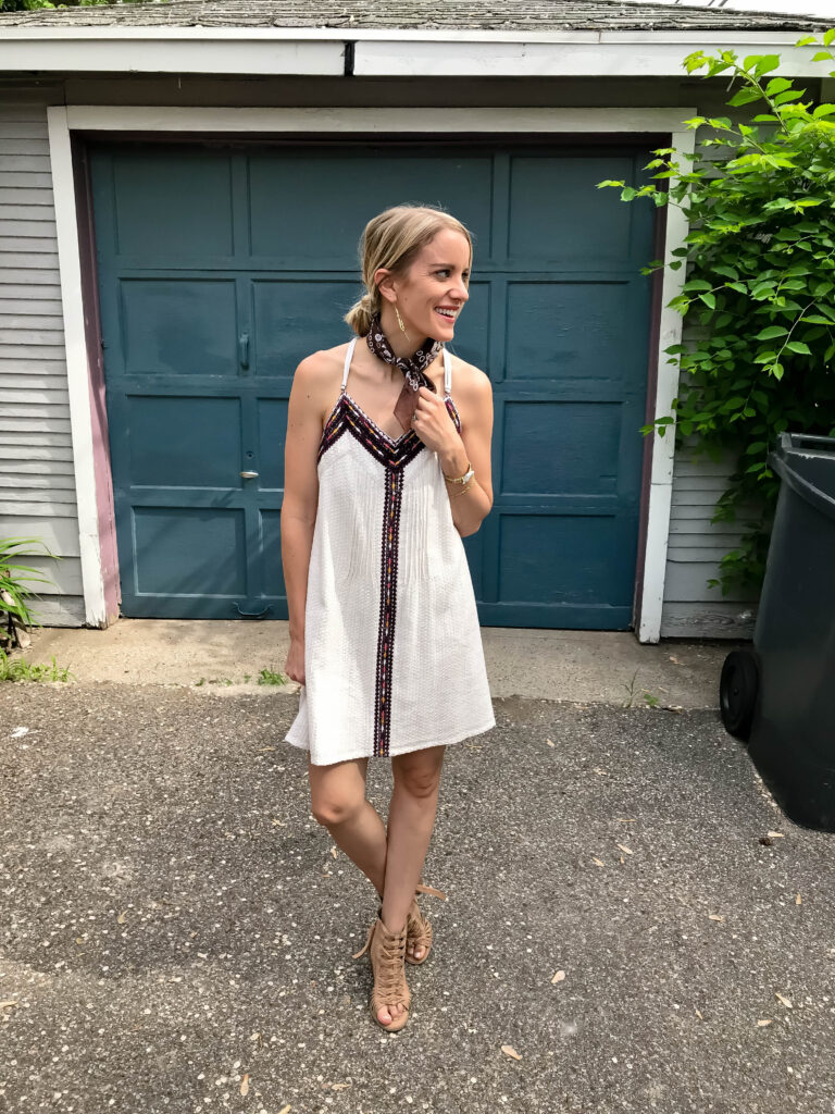 9 Perfect Concert Outfits [What to Wear to a Concert] - Paisley & Sparrow