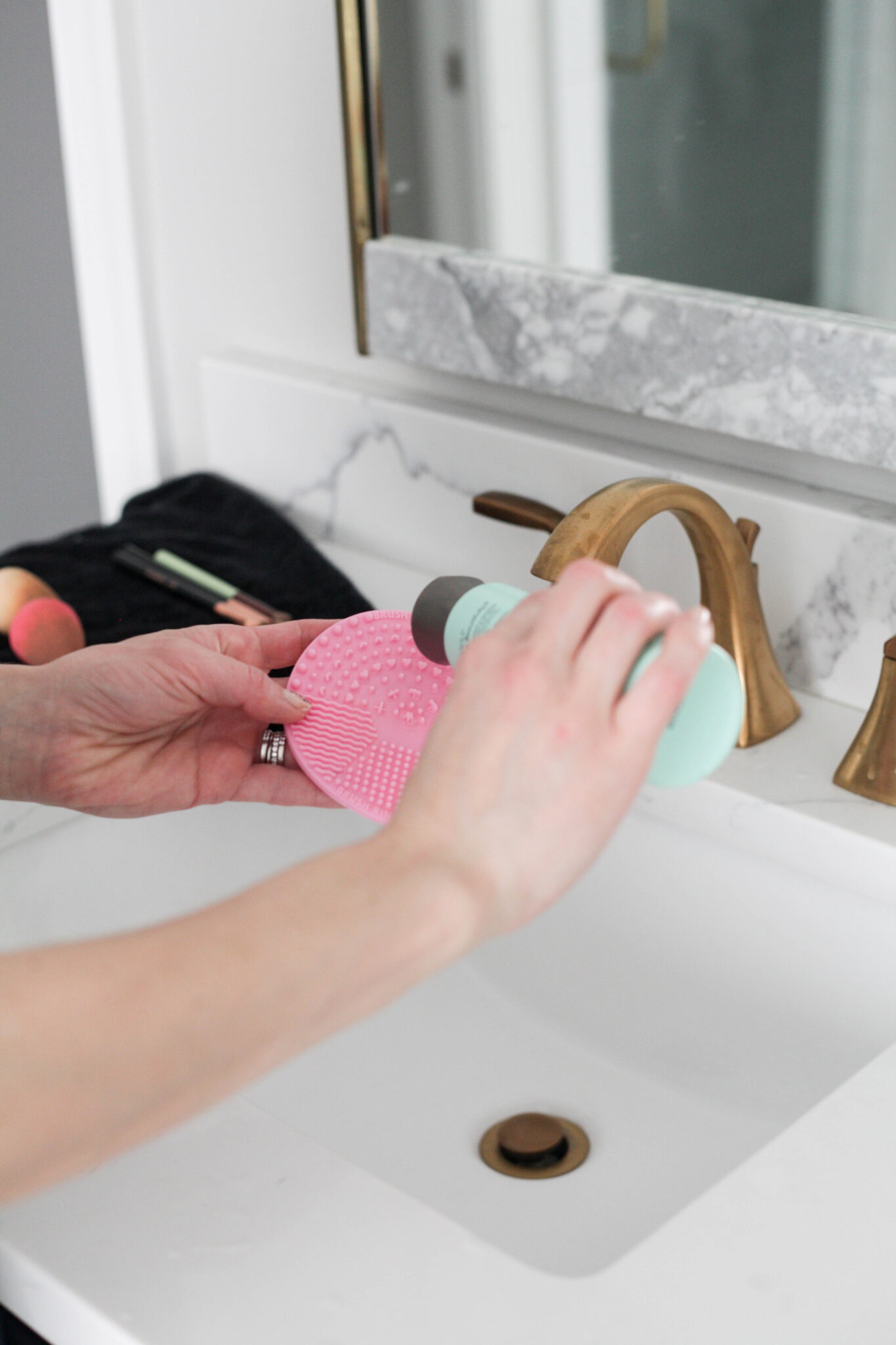 How to Clean Makeup Brushes: Step by Step Cleaning Guide - Paisley ...