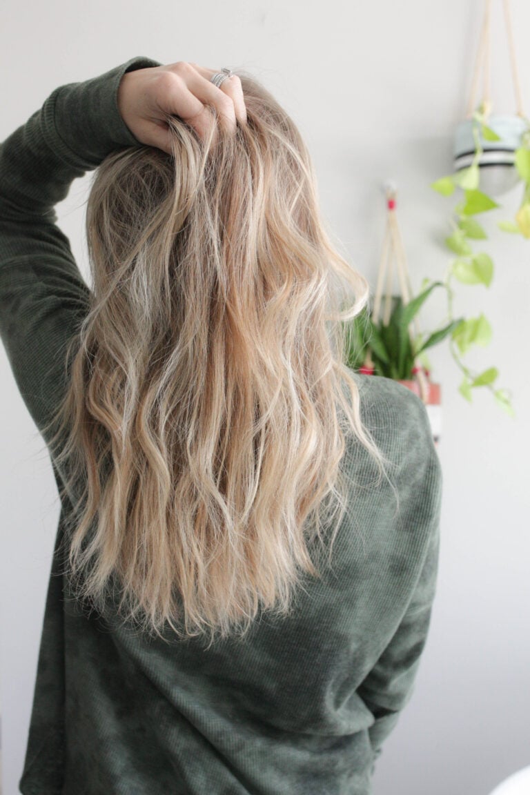 How to Use Dry Shampoo (Expert Tips for Better Results) - Paisley & Sparrow