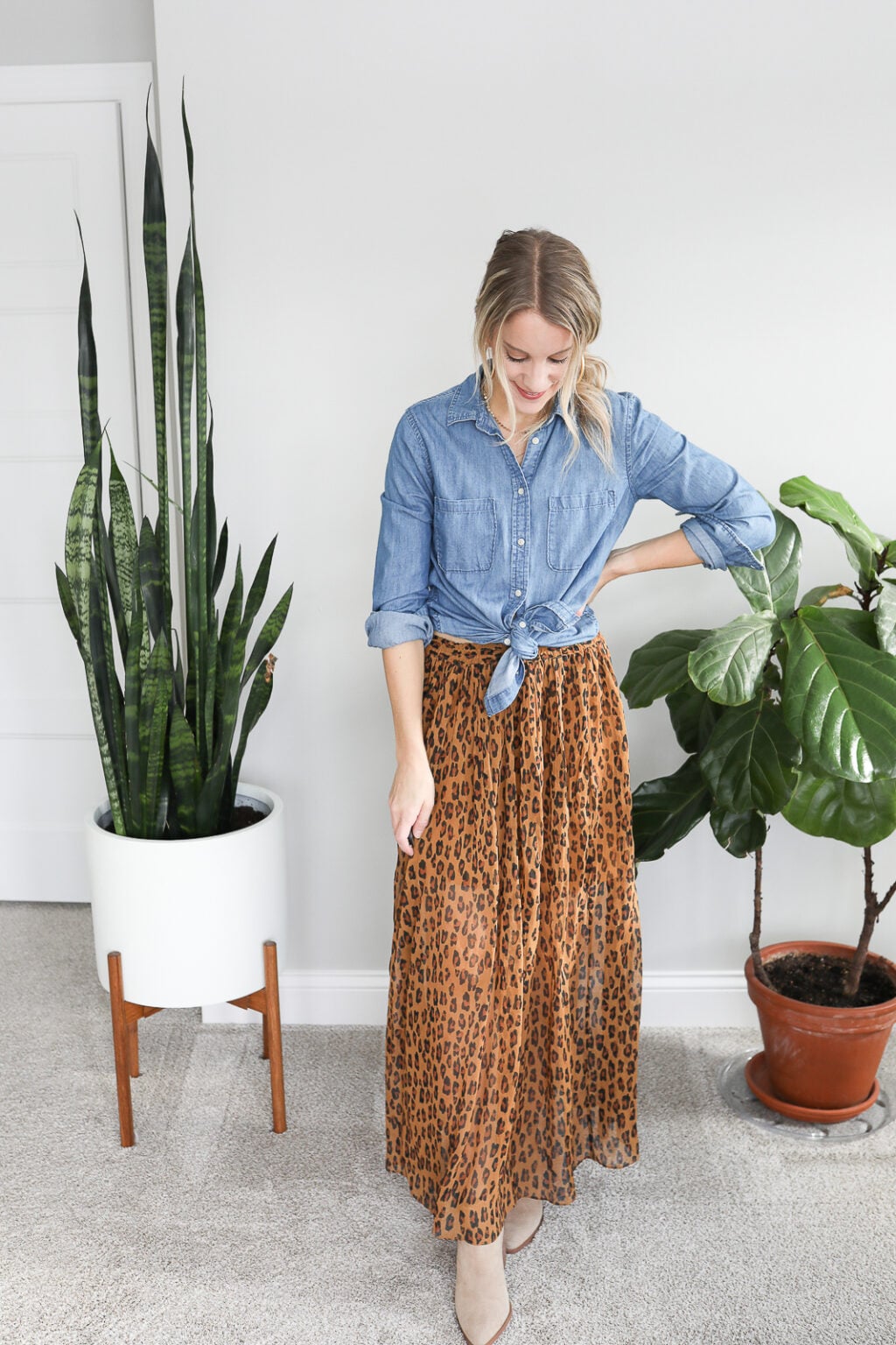 How to Wear a Denim Shirt (21 Outfit Ideas)