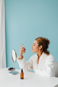 20 Best Setting Sprays for Oily Skin of All Time - Paisley & Sparrow