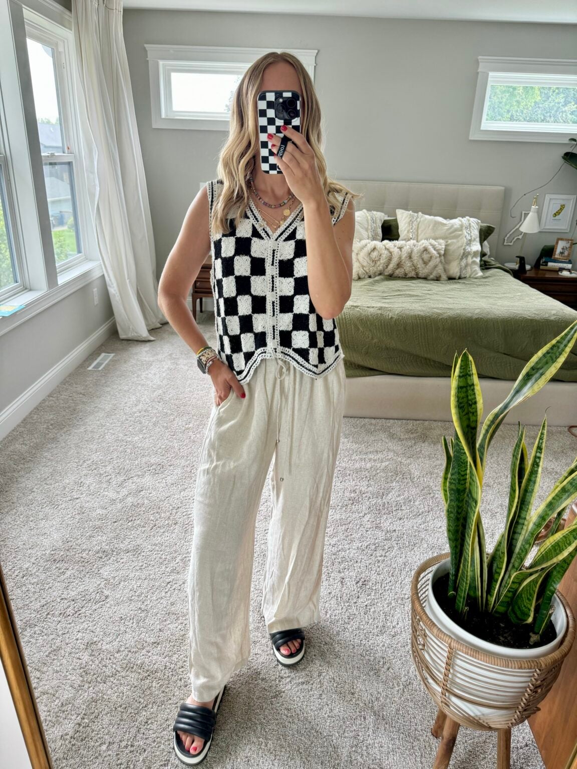 15 Road Trip Outfit Ideas That Are Comfy Yet Chic - Paisley & Sparrow