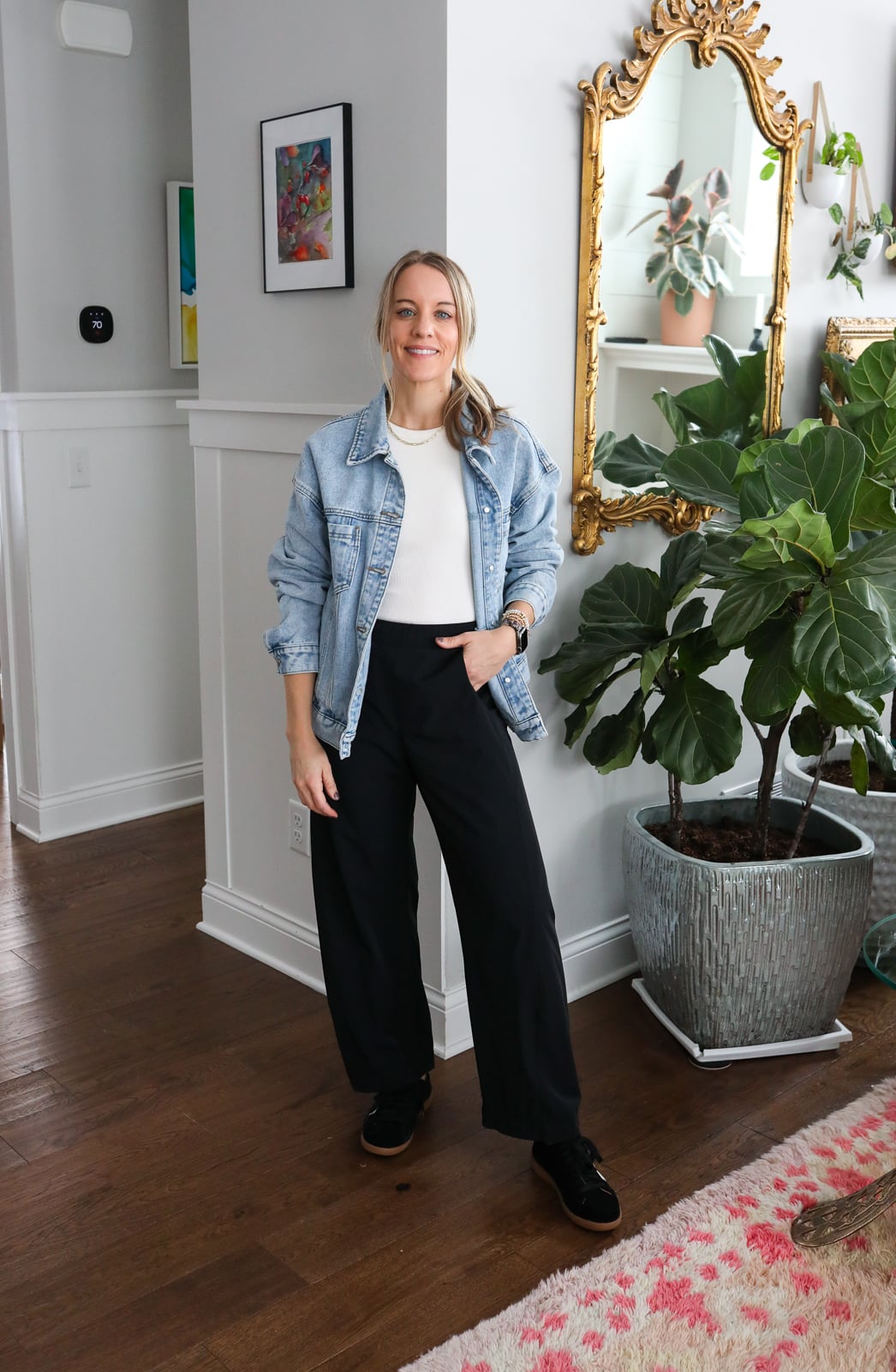 30 Travel Outfits for Women: What to Wear When Traveling