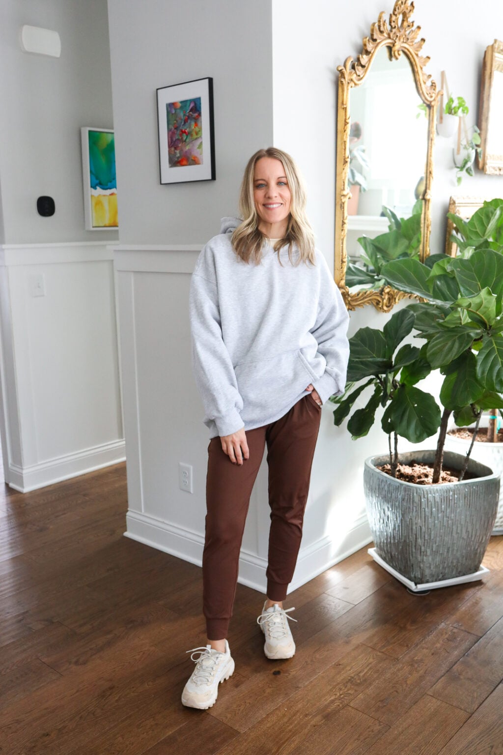 Hiking Travel Capsule Wardrobe: 10 Pieces, 2 Shoes, 25+ Outfit Ideas ...